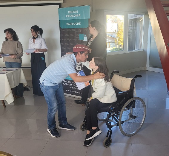 CAPACITAN A HOTELEROS Y GASTRONÓMICOS EN DISEÑO ACCESIBLE A ...